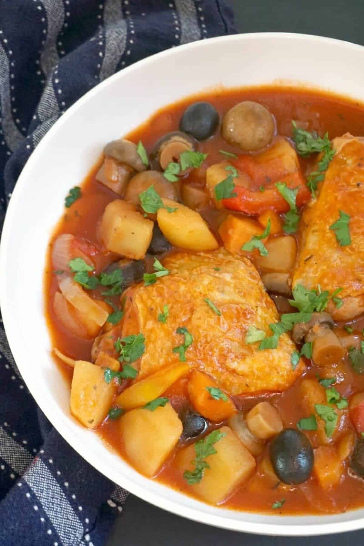 Slow Cooker Chicken Cacciatore with Potatoes - My Gorgeous Recipes