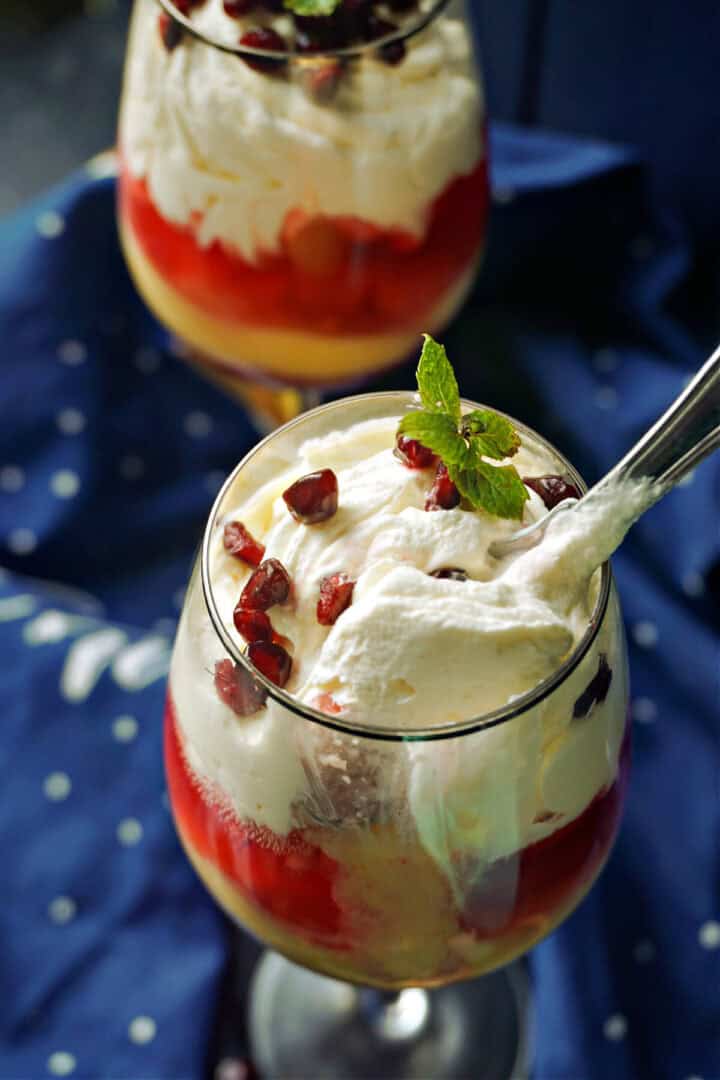 Mini Christmas Trifles - My Gorgeous Recipes