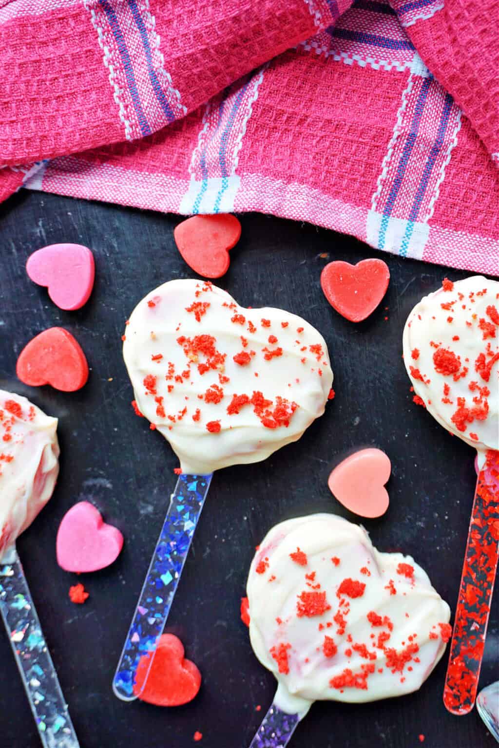 Valentine's Day Heart-Shaped Cake Pops - My Gorgeous Recipes