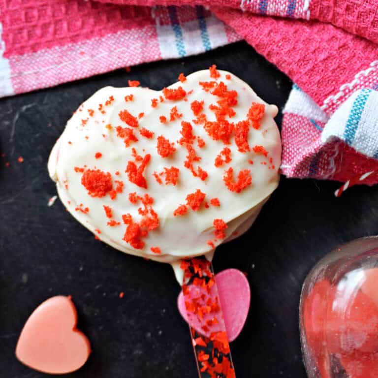 Valentine's Day Heart-Shaped Cake Pops - My Gorgeous Recipes